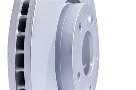 흰색 배경에 고립 된 디스크 브레이크 자동차 부품입니다 브레이크 디스크로 터 흰색 절연 브레이크 디스크입니다 자동차 부품입니다 자동차 적입니다 예비 부품 강철에 대한 스톡