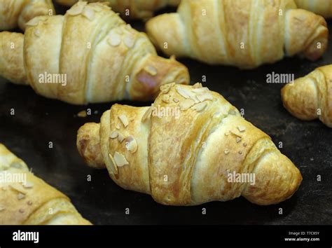 Croissants Traditionnels Français Banque De Photographies Et Dimages à