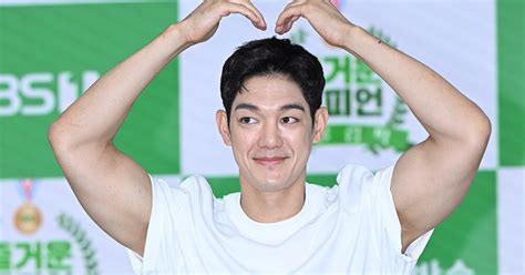 박재민 익살스런 하트 포토엔hd