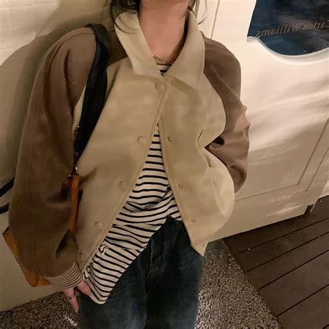 자수 포인트 배색 스웨이드 카라 버튼 야구점퍼 자켓 Ag118018