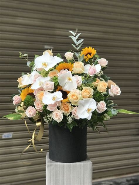 Beautiful Bouquet Of White And Yellow Flowers In A Black Vase
