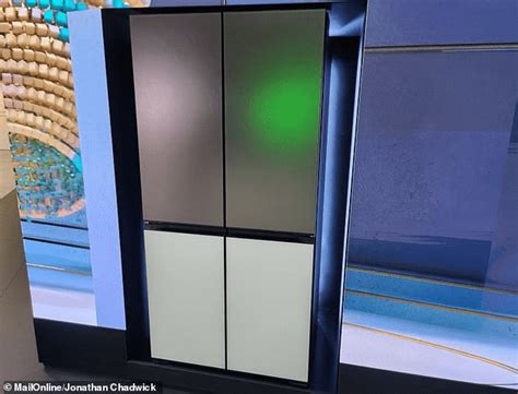 This New Fridge By LG Can Change Its Colors And It Has Bui