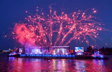 Bild Feiert Hafengeburtstag Promis Party Dicke Pötte Unterhaltung