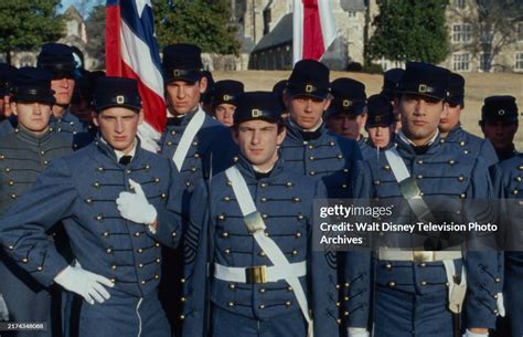 Josh Lucas Dan Futterman Mark Pellegrino Clive Owen Extras News