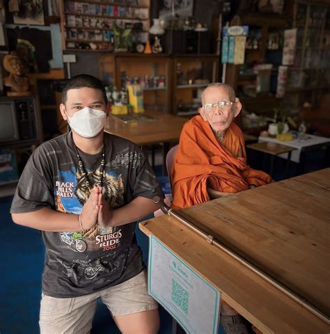 ประวัติโดยสังเขป หลวงปู่บุญให้ พระครูพิศาลวิหารวัตร นามเดิม บุญให้ สุขขนาน เกิดวันพฤหัส ที่๑๖