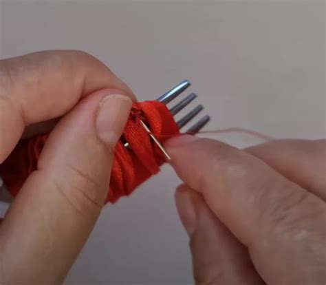 Woman Creates A Uniquely Gorgeous Bow Using A Fork And Gets M Views