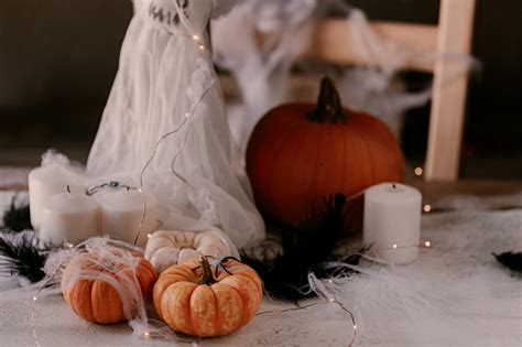 다른 호박 빛 거미와 으스스한 할로윈 장식 할로윈 테이블 장식입니다 10월에 대한 스톡 사진 및 기타 이미지 10월 가방 가을 Istock