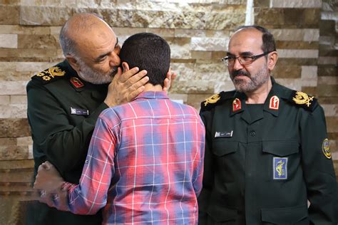 همشهری آنلاین تصاویر دیدار فرمانده سپاه با خانواده شهید تهرانی مقدم