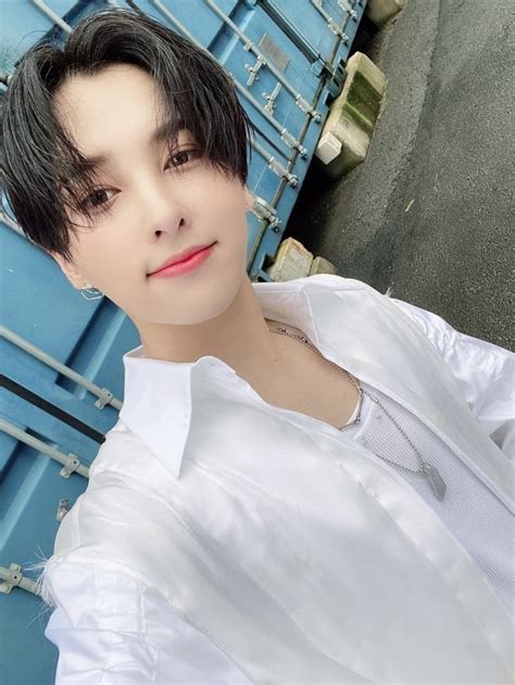 Pin By Kk On Kpop Onlyoneof Korean K Pop Kpop Fandoms