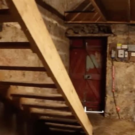 Man Buys Abandoned Cobblestone Shed And Turns It Into Dreamy Cozy Tiny Home Cobblestone