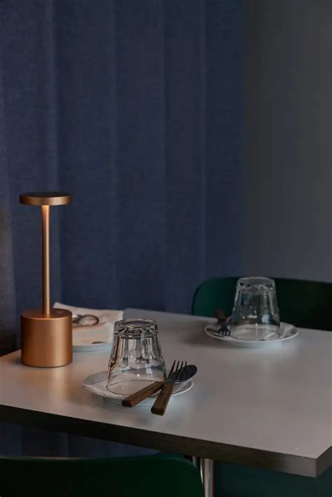 우드톤 빈티지 분위기 8평 양식 비스트로 레스토랑 인테리어 성동구 성수동