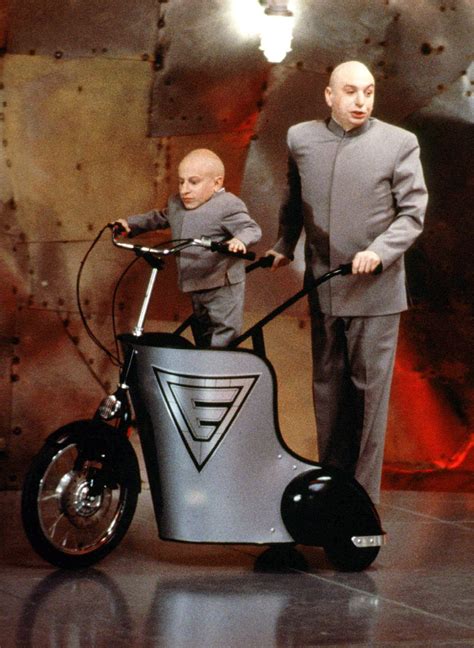 Verne Troyer Dead At 49 After Austin Powers Mini Me Star Battled
