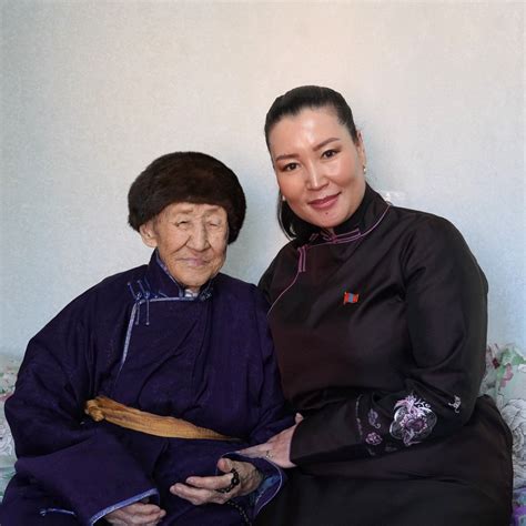 Баянгол ИТХ ДҮҮРГИЙН ИТХ ЫН ДАРГА Б СЭМЖИДМАА ӨНДӨР НАСТНУУДАД ХҮНДЭТГЭЛ ҮЗҮҮЛЛЭЭ