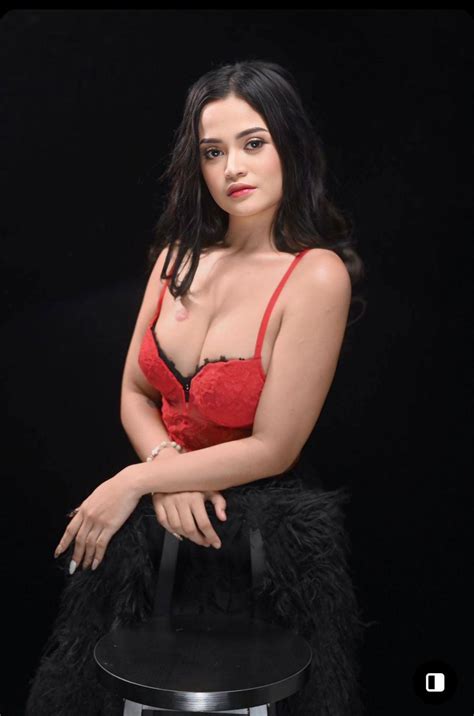 Cassandra Ong Female Escort In Kallang Singapore