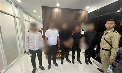 សមត្ថកិច្ចឃាត់ខ្លួនមនុស្ស៥នាក់ករណីផ្ទុះអាវុធតដៃជាមួយសមត្ថកិច្ចនៅទីតាំងការិយាល័យពិភពដីមាស