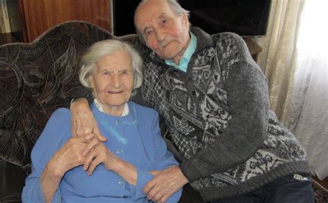 Коли мама запропонувала віддати бабусю з дід усем у будинок для людей похилого віку я відразу