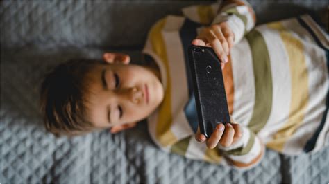 Ce fac copiii pe internet Gabriela Folcuț Trebuie să le oferim exemplul că noi stăm și citim o