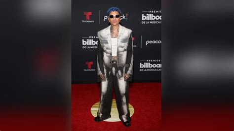 Rauw Alejandro Se Hace Viral Por El Traje Radiografía Que Dibujaba Su