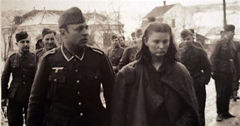 Повешенных Женщин нашлось 60 Фотo