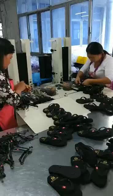 Flip Flop Production Line Machine Rubber Pvc Sandal Slipper Making Machine For Strap Fixing Lh