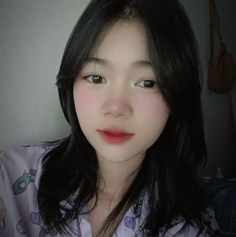 အျဖဴေရာင္ သူငယ္ခ်င္းေလး စဆုံး Go Ahead ဇာတ္လမ္းအက်ဥ္း စီးပ