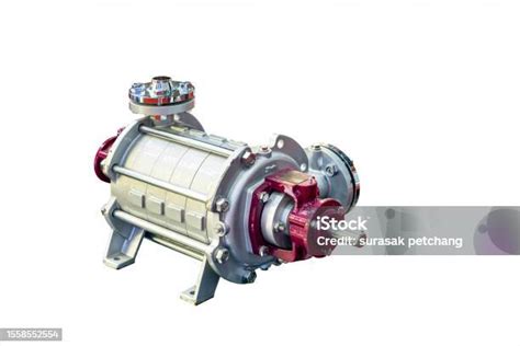 클리핑 경로가 있는 흰색 배경에 격리된 산업에서 보일러 또는 증기 발생기에 물을 공급하거나 공급하기 위한 원심 다단식 보일러 공급 펌프 건설 산업에 대한 스톡 사진 및 기타