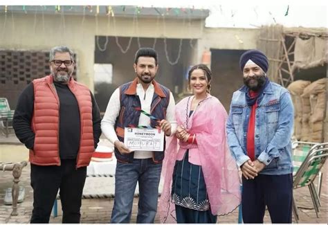 Jasmin Bhasin With Team Honeymoon