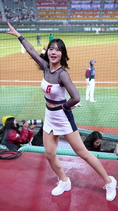250325 전준우 등장곡응원가♬ 오효정 치어리더 직캠 롯데 자이언츠 Youtube