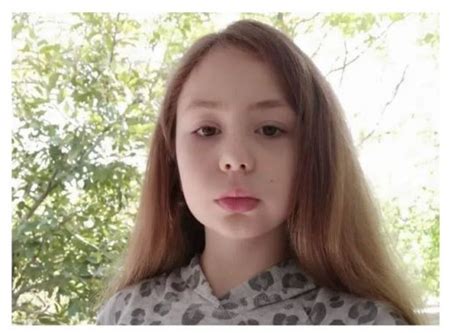 ანის მამა ლიეტუველი ჰყავს დედა ქართველი დედამისს უნდოდა ანი საქართველოში გაზრდილიყო