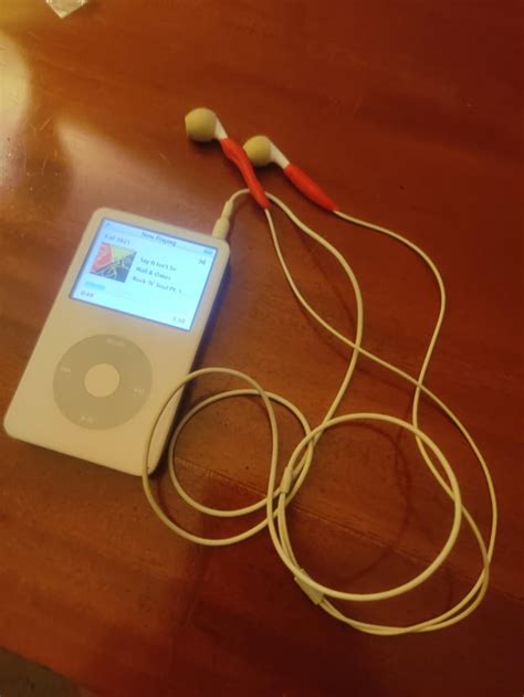 Original Ipod Earphones Still Working R Buyitforlife
