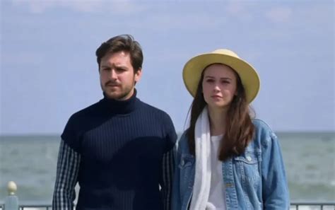 Бесплатный Ai генератор романтических видео с французским поцелуем