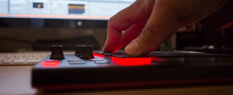 Amazon Com AKAI Professional MPD USB MIDI Controller With MPC Drum Pads Assignable