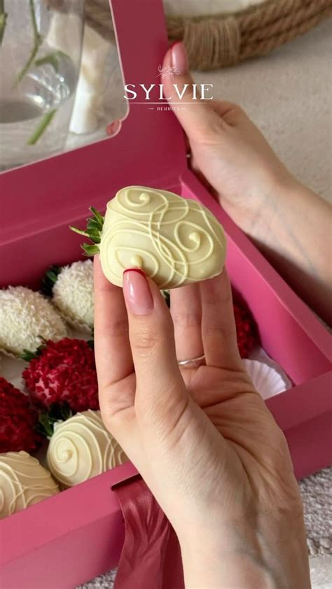 Клубника в Шоколаде Алматы Аккуратно намекните репостом в сторис 😉 ждем вас по адресу