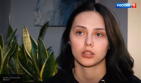 Маша мышка сибирская на диване фото