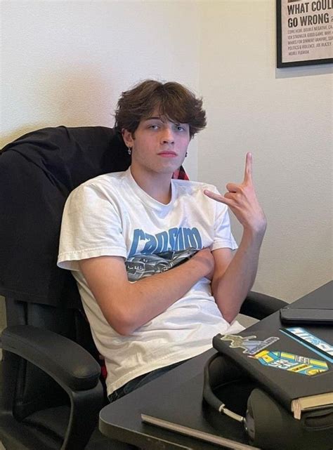 Pin by ᴠɪᴏʟᴇᴛ on ᴍᴀᴛᴛ Mattyb Triplets Hottest guy ever