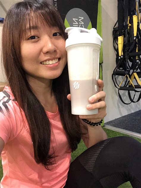 健身女孩安安 你們知道我曾經也是幾乎天天手搖杯嗎！ 不知道是不是讀書考試壓力大 來杯飲料就有種放鬆得到救贖的感覺