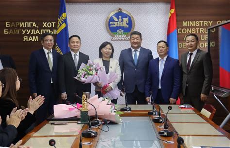 Барилга Хот байгуулалтын яамны зарим албан хаагчдад шагнал гардууллаа