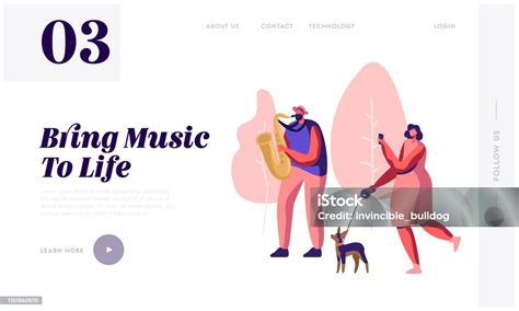 색소폰 연주자가 공원에서 음악을 연주하 고 여 자가 콘서트를 관람 하 고 음악 공연을 촬영 합니다 거리 야외 쇼 웹사이트 방문 페이지 웹 페이지 만화 평면 벡터 일러스트