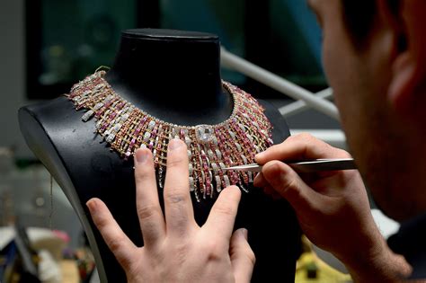 Gia Nombra Al Ganador Del Premio Al Talento Emergente En Diseño De Joyería Velvet Editorial