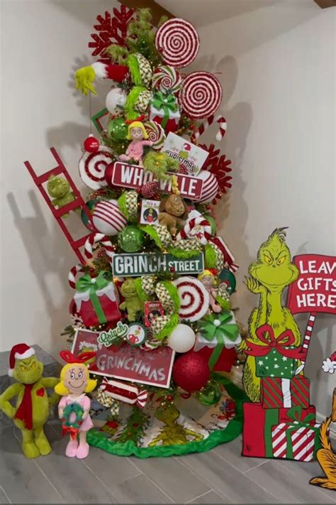 Grinch Holiday Decorations 11 Pics Grinch Christmas Decorations