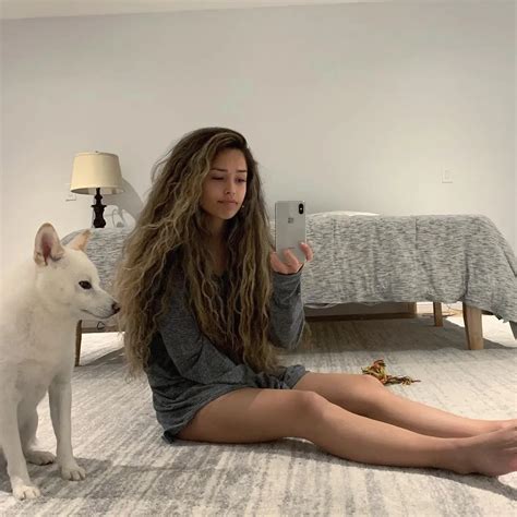 Valkyrae Valkyrae Scrolller