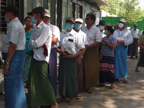ရွှေတောင်မြို့နယ်၌ အငြိမ်းစားဝန်ထမ်းများအား ပင်စင်လစာငွေ ထုတ်ပေး