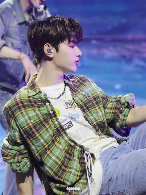 더쿠 팬들 사이에서 반응 좋은 어제 쇼케이스 한 남돌 얼굴 상태