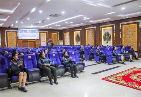 អាវុធហត្ថរាជធានីភ្នំពេញ ចូលរួមអបអរសាទរ ទិវាអន្តរជាតិនារី ៨ មីនា ខួបលើកទី១១២ សារព័ត៌មាន នគរវត្ត