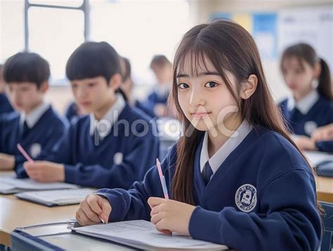 授業を受ける制服姿の生徒たちと教室の風景 No 30850393｜写真素材なら「写真ac」無料（フリー）ダウンロードok