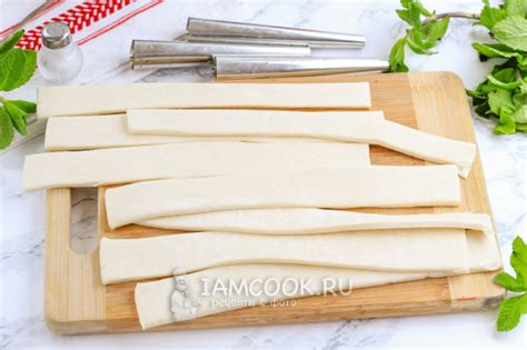 Трубочки из слоеного теста с творожным кремом — рецепт с фото пошагово