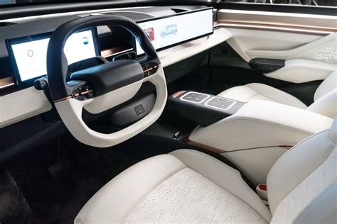 Foxtron Model D รถต้นแบบมินิแวนไฟฟ้าจาก Foxconn