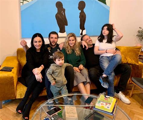 მოხვალ და ყველაფერს ამიხსნი ლელა წურწუმიას ქმარ შვილის სიურპრიზი მომღერალს მშობლები