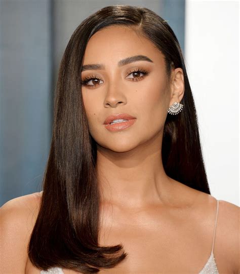 Shay Mitchell Shows Her Cleavage Sexy Legs At The 2020 Vanity Fair