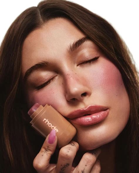 Hailey Biebers Rhode Pocket Blush Is A Beauty Must Have